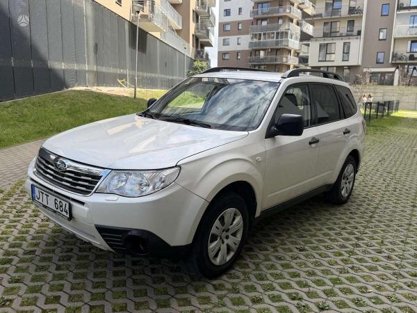 White Subaru Forester 2009 in Vilnius, with an engine capacity of 1.99 L and mileage of 251 thousand km for 4000 €, photo 4 on AUTOMOTO.COM.LV