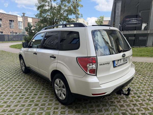 White Subaru Forester 2009 in Vilnius, with an engine capacity of 1.99 L and mileage of 251 thousand km for 4000 €, photo 6 on AUTOMOTO.COM.LV