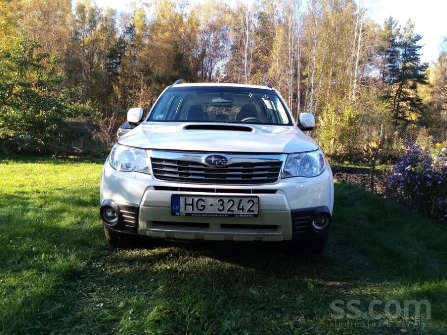 Белый Субару Форестер 2009 в Рига, объемом двигателя 2.00 л и пробегом 260 тыс. км за 3900 €, фото 1 на AUTOMOTO.COM.LV