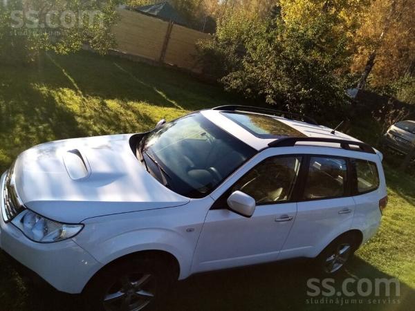 White Subaru Forester 2009 in Riga, with an engine capacity of 2.00 L and mileage of 260 thousand km for 3900 €, photo 4 on AUTOMOTO.COM.LV