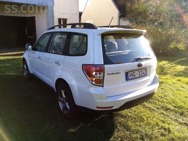 White Subaru Forester 2009 in Riga, with an engine capacity of 2.00 L and mileage of 260 thousand km for 3900 €, photo 11 on AUTOMOTO.COM.LV