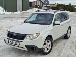 White Subaru Forester 2010 in Silute, with an engine capacity of 2.50 L and mileage of 306 thousand km for 3300 €, photo  on AUTOMOTO.COM.LV
