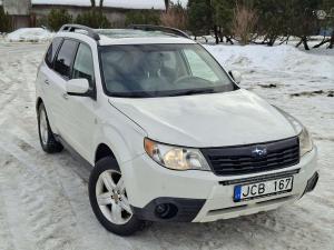 White Subaru Forester 2010 in Silute, with an engine capacity of 2.50 L and mileage of 306 thousand km for 3300 €, photo 7 on AUTOMOTO.COM.LV