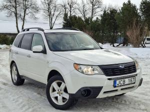 White Subaru Forester 2010 in Silute, with an engine capacity of 2.50 L and mileage of 306 thousand km for 3300 €, photo 9 on AUTOMOTO.COM.LV