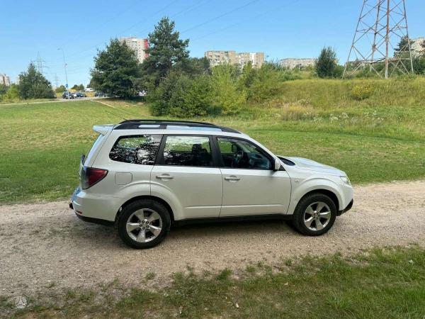White Subaru Forester 2010 in Vilnius, with an engine capacity of 2.00 L and mileage of 269 thousand km for 2100 €, photo 6 on AUTOMOTO.COM.LV