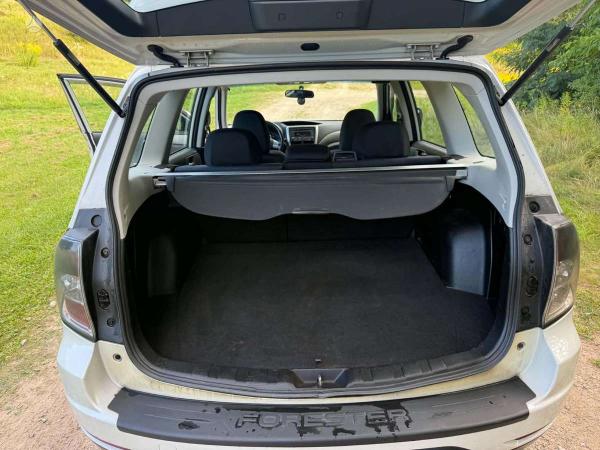 White Subaru Forester 2010 in Vilnius, with an engine capacity of 2.00 L and mileage of 269 thousand km for 2100 €, photo 9 on AUTOMOTO.COM.LV