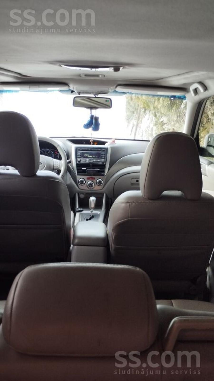 White Subaru Forester 2010 in Ludza, with an engine capacity of 2.50 L and mileage of 176 thousand km for 2800 €, photo 3 on AUTOMOTO.COM.LV