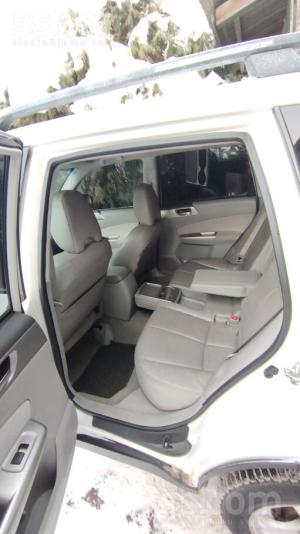 White Subaru Forester 2010 in Ludza, with an engine capacity of 2.50 L and mileage of 176 thousand km for 2800 €, photo 5 on AUTOMOTO.COM.LV