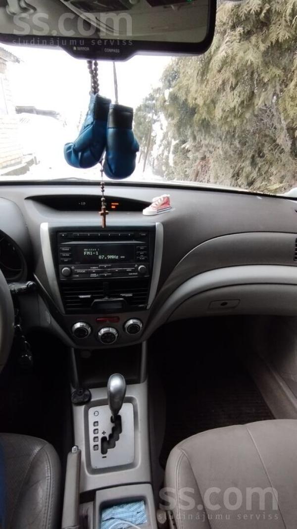 Balts Subaru Forester 2010 Ludza, ar dzinēja tilpumu 2.50 L un nobraukumu 176 tūkst. km par 2800 €, foto 9 vietnē AUTOMOTO.COM.LV