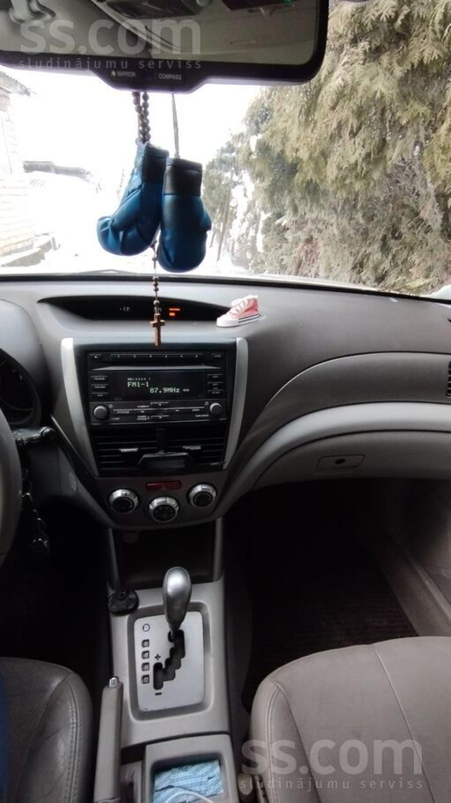 White Subaru Forester 2010 in Ludza, with an engine capacity of 2.50 L and mileage of 176 thousand km for 2800 €, photo 10 on AUTOMOTO.COM.LV