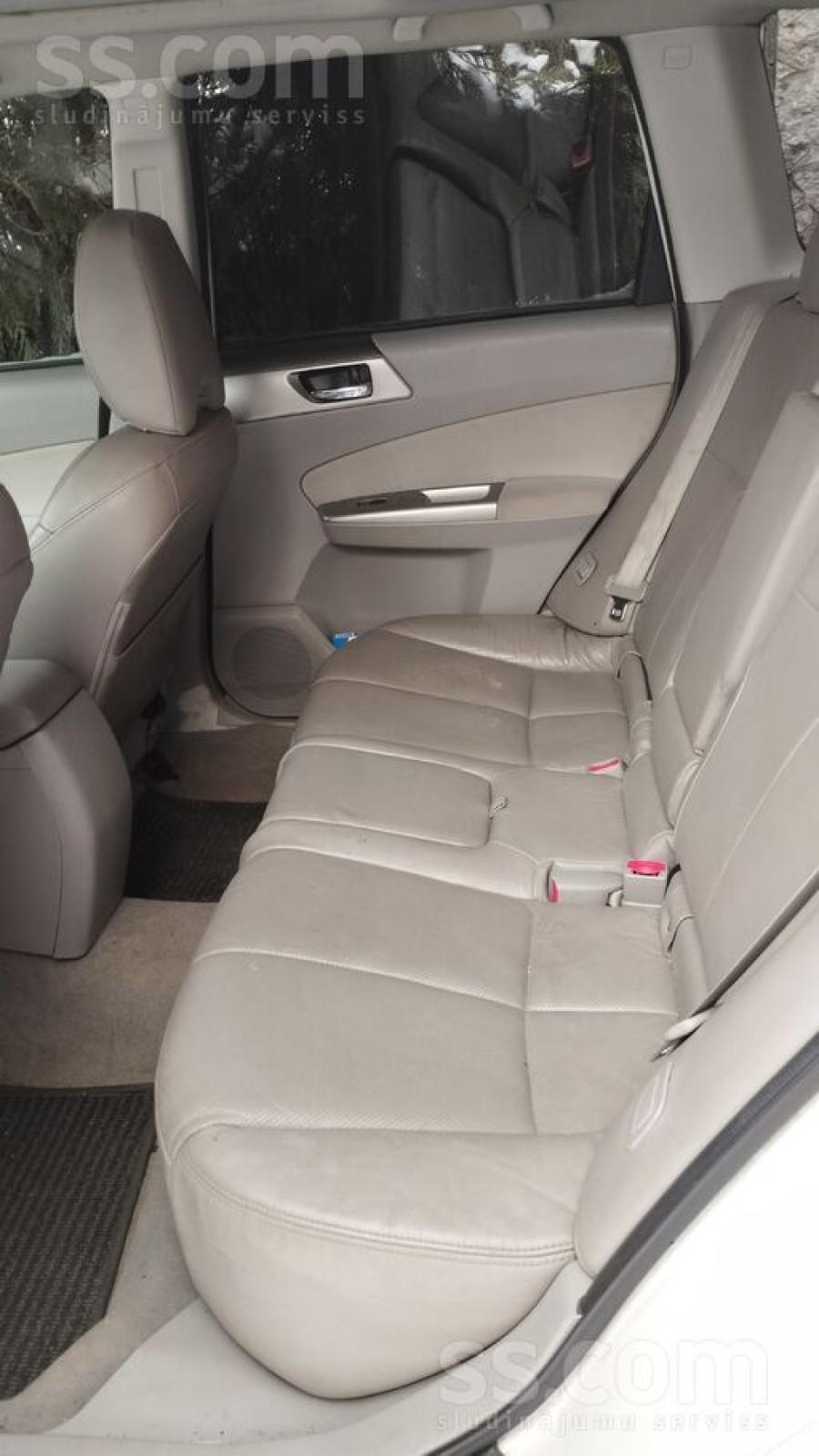 White Subaru Forester 2010 in Ludza, with an engine capacity of 2.50 L and mileage of 176 thousand km for 2800 €, photo 14 on AUTOMOTO.COM.LV