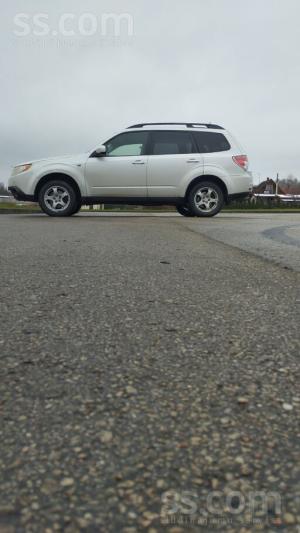 White Subaru Forester 2010 in Ludza, with an engine capacity of 2.50 L and mileage of 176 thousand km for 2800 €, photo 15 on AUTOMOTO.COM.LV