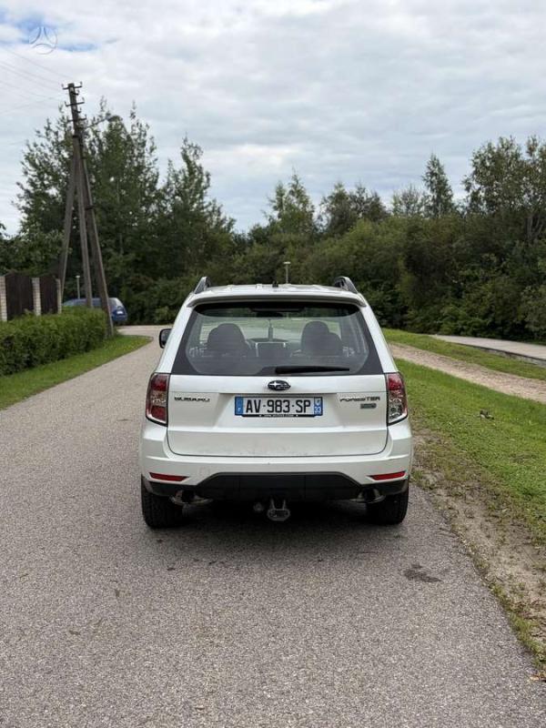 Balts Subaru Forester 2010 Utena, ar dzinēja tilpumu 2.00 L un nobraukumu 256 tūkst. km par 1850 €, foto 3 vietnē AUTOMOTO.COM.LV