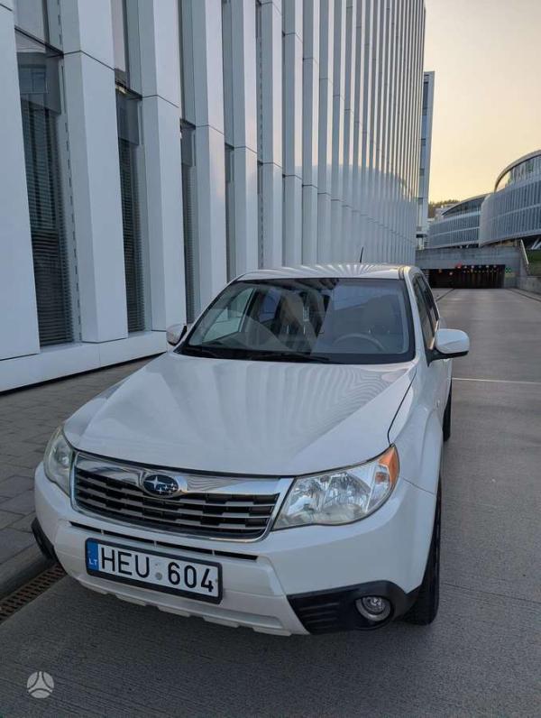 Balts Subaru Forester 2010 Viļņa, ar dzinēja tilpumu 2.50 L un nobraukumu 132 tūkst. km par 3500 €, foto 3 vietnē AUTOMOTO.COM.LV