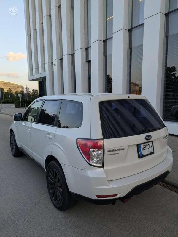 Balts Subaru Forester 2010 Viļņa, ar dzinēja tilpumu 2.50 L un nobraukumu 132 tūkst. km par 3500 €, foto 4 vietnē AUTOMOTO.COM.LV