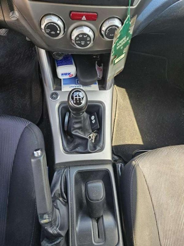 Subaru Forester 2010 Utena vietnē Balts Subaru Forester 2010 Utena, ar dzinēja tilpumu 2.00 L un nobraukumu 208 tūkst. km par 7350 €, foto 5 vietnē AUTOMOTO.COM.LV