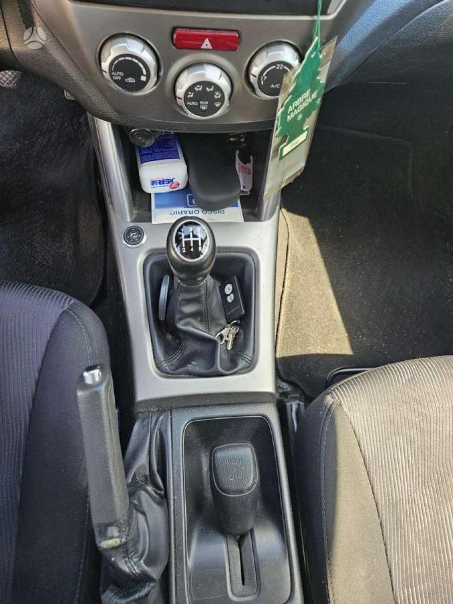 White Subaru Forester 2010 in Utena, with an engine capacity of 2.00 L and mileage of 208 thousand km for 7350 €, photo 5 on AUTOMOTO.COM.LV