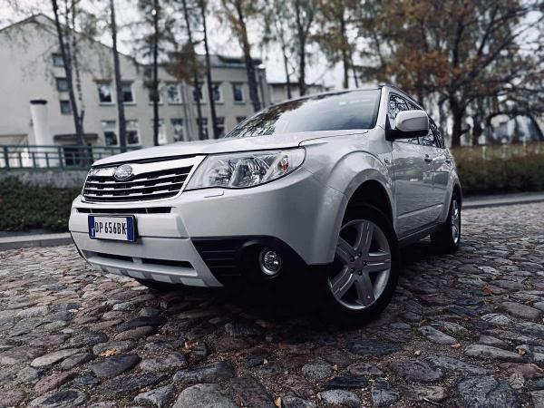 Subaru Forester 2010 in Utena on AUTOMOTO.COM.LV White Subaru Forester 2010 in Utena, with an engine capacity of 2.00 L and mileage of 208 thousand km for 7350 €, photo 1 on AUTOMOTO.COM.LV