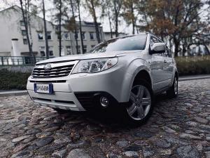 White Subaru Forester 2010 in Utena, with an engine capacity of 2.00 L and mileage of 208 thousand km for 7350 €, photo  on AUTOMOTO.COM.LV