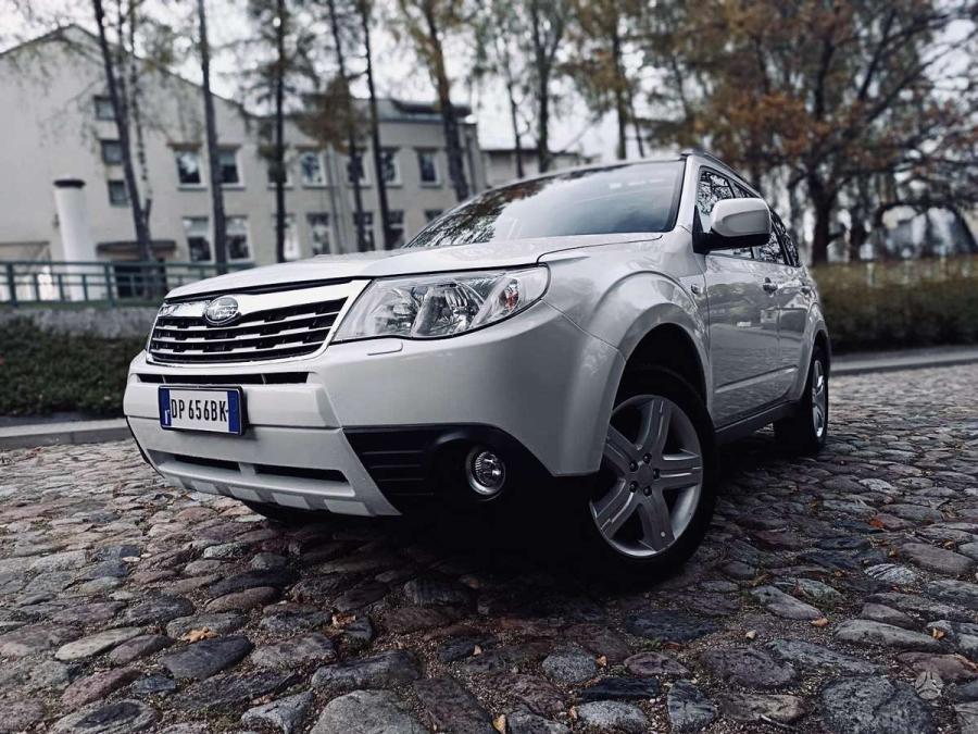 White Subaru Forester 2010 in Utena, with an engine capacity of 2.00 L and mileage of 208 thousand km for 7350 €, photo 1 on AUTOMOTO.COM.LV