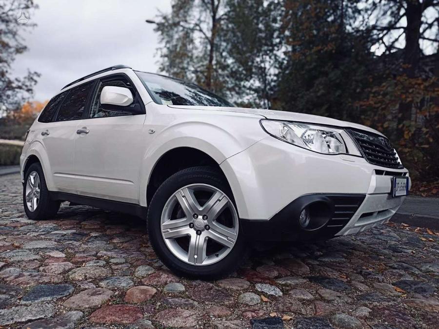 White Subaru Forester 2010 in Utena, with an engine capacity of 2.00 L and mileage of 208 thousand km for 7350 €, photo 12 on AUTOMOTO.COM.LV