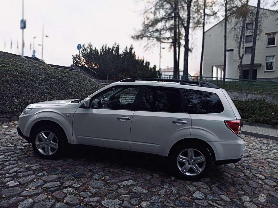 White Subaru Forester 2010 in Utena, with an engine capacity of 2.00 L and mileage of 208 thousand km for 7350 €, photo 13 on AUTOMOTO.COM.LV