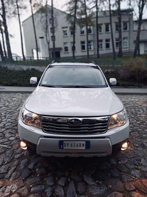 White Subaru Forester 2010 in Utena, with an engine capacity of 2.00 L and mileage of 208 thousand km for 7350 €, photo 16 on AUTOMOTO.COM.LV