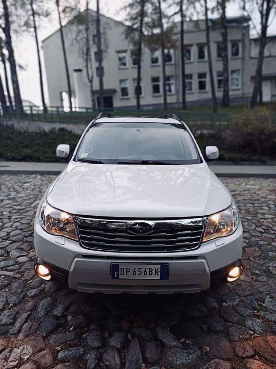 White Subaru Forester 2010 in Utena, with an engine capacity of 2.00 L and mileage of 208 thousand km for 7350 €, photo 16 on AUTOMOTO.COM.LV