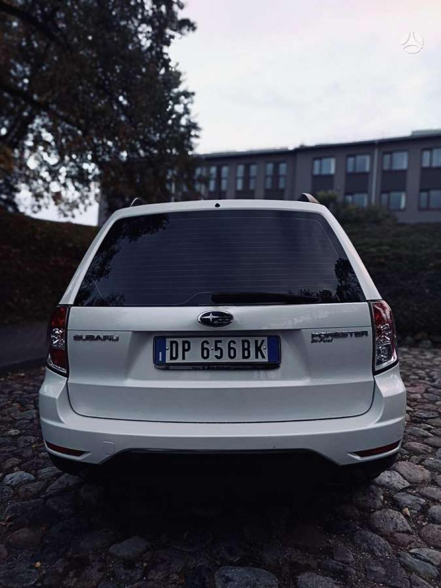 White Subaru Forester 2010 in Utena, with an engine capacity of 2.00 L and mileage of 208 thousand km for 7350 €, photo 17 on AUTOMOTO.COM.LV