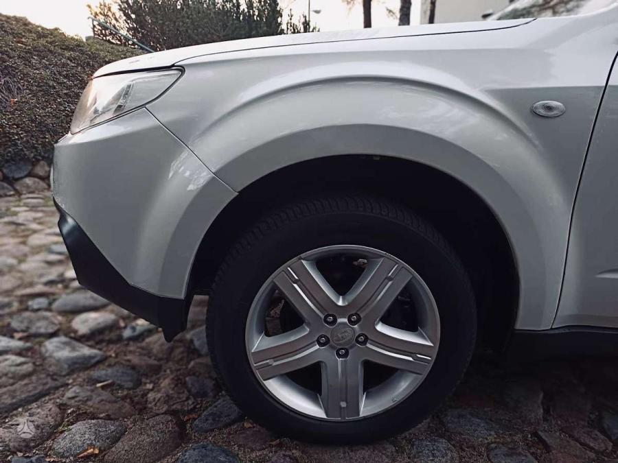 White Subaru Forester 2010 in Utena, with an engine capacity of 2.00 L and mileage of 208 thousand km for 7350 €, photo 19 on AUTOMOTO.COM.LV