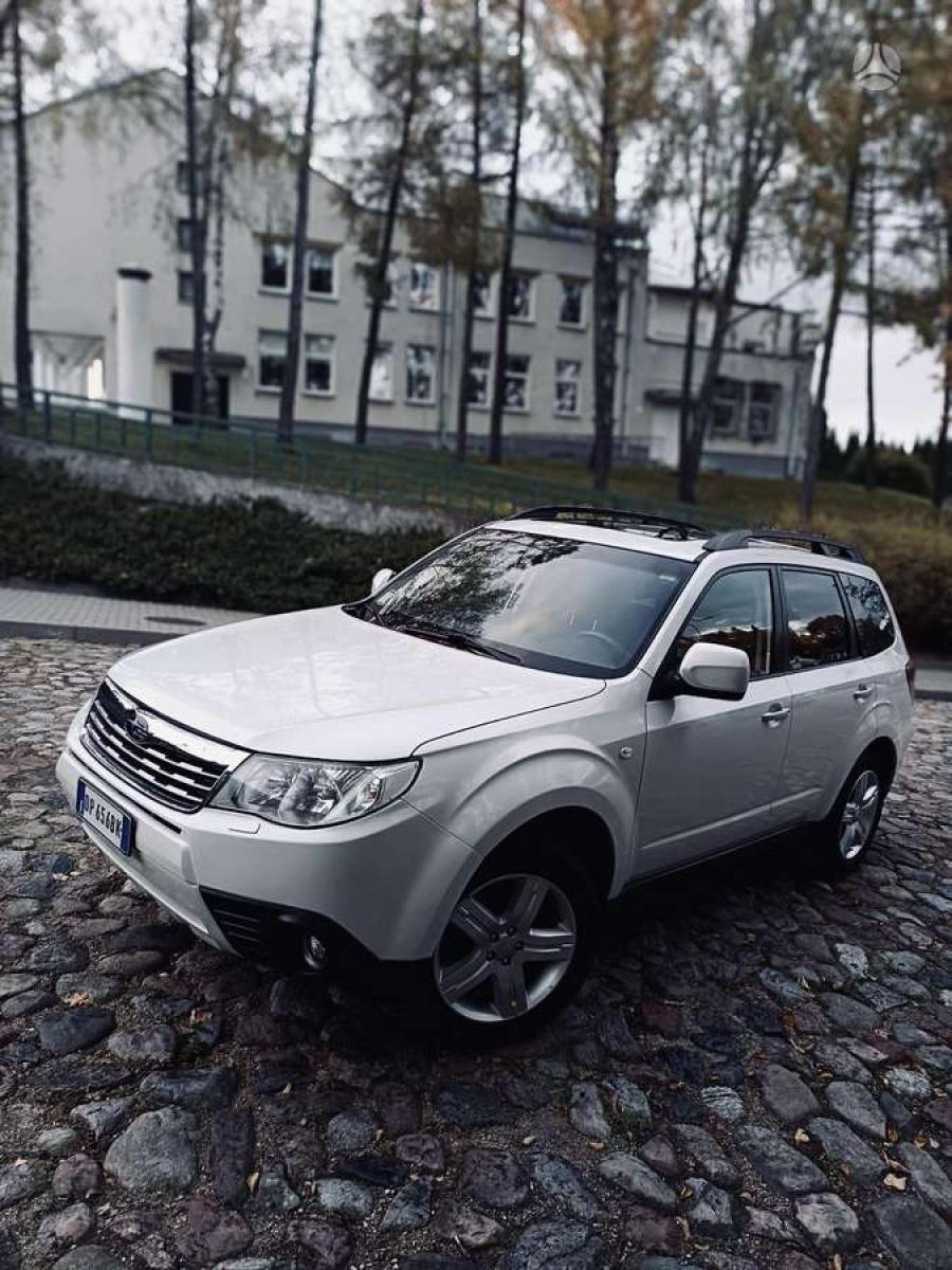 White Subaru Forester 2010 in Utena, with an engine capacity of 2.00 L and mileage of 208 thousand km for 7350 €, photo 21 on AUTOMOTO.COM.LV