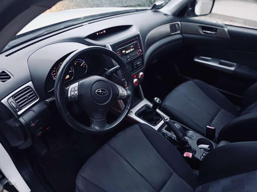 White Subaru Forester 2010 in Utena, with an engine capacity of 2.00 L and mileage of 208 thousand km for 7350 €, photo 33 on AUTOMOTO.COM.LV