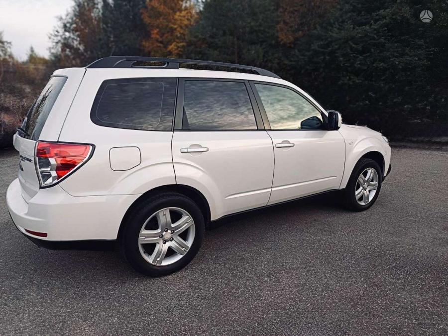 White Subaru Forester 2010 in Utena, with an engine capacity of 2.00 L and mileage of 208 thousand km for 7350 €, photo 36 on AUTOMOTO.COM.LV