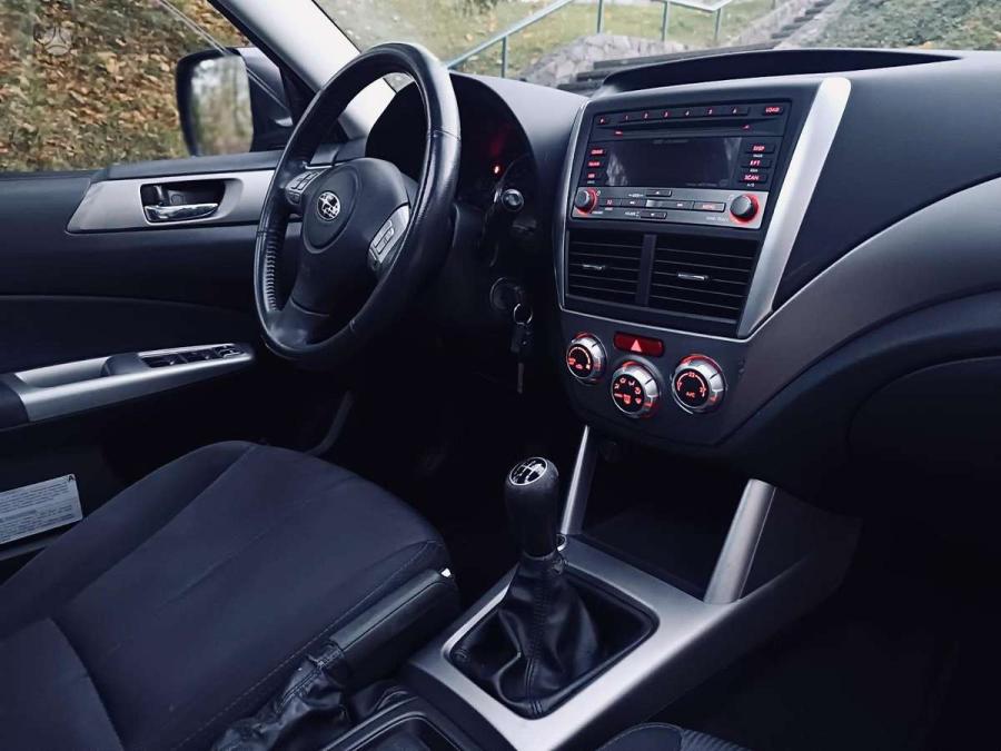 White Subaru Forester 2010 in Utena, with an engine capacity of 2.00 L and mileage of 208 thousand km for 7350 €, photo 46 on AUTOMOTO.COM.LV