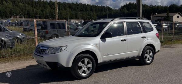Balts Subaru Forester 2011 Viļņa, ar dzinēja tilpumu 2.00 L un nobraukumu 212 tūkst. km par 5950 €, foto 1 vietnē AUTOMOTO.COM.LV
