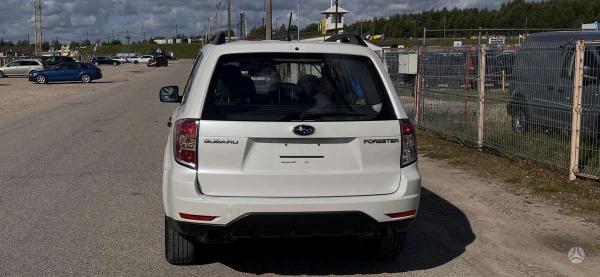 Balts Subaru Forester 2011 Viļņa, ar dzinēja tilpumu 2.00 L un nobraukumu 212 tūkst. km par 5950 €, foto 5 vietnē AUTOMOTO.COM.LV
