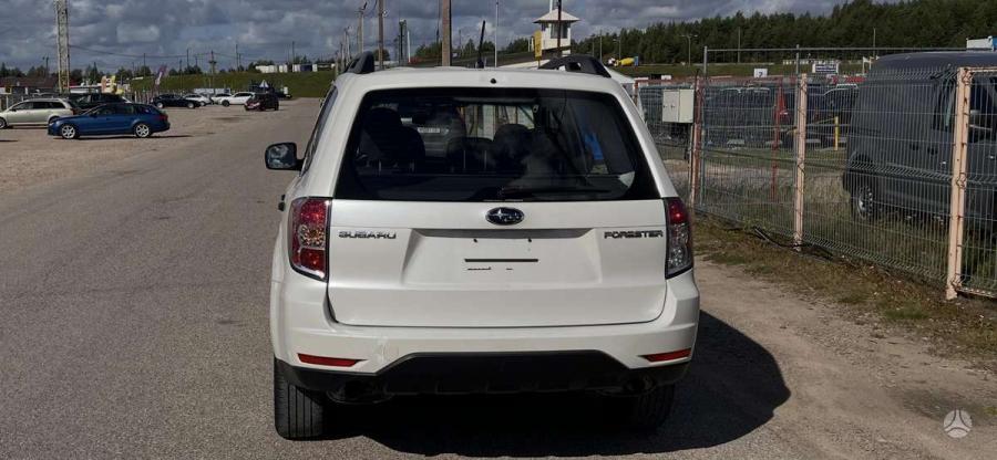 Balts Subaru Forester 2011 Viļņa, ar dzinēja tilpumu 2.00 L un nobraukumu 212 tūkst. km par 5950 €, foto 5 vietnē AUTOMOTO.COM.LV