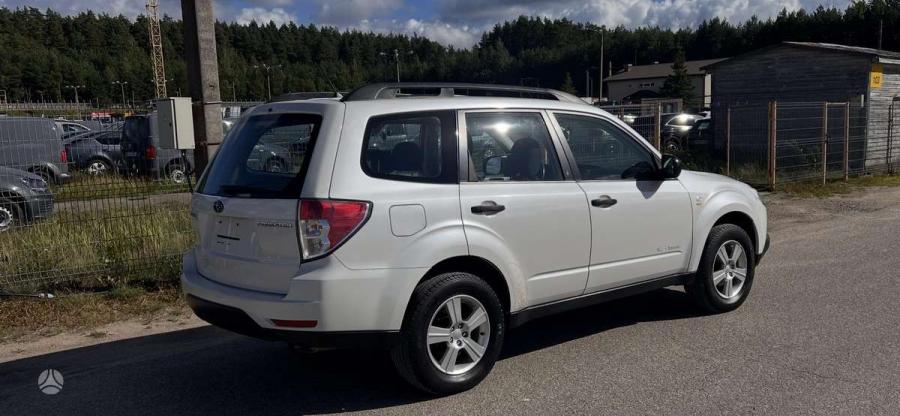 Balts Subaru Forester 2011 Viļņa, ar dzinēja tilpumu 2.00 L un nobraukumu 212 tūkst. km par 5950 €, foto 6 vietnē AUTOMOTO.COM.LV