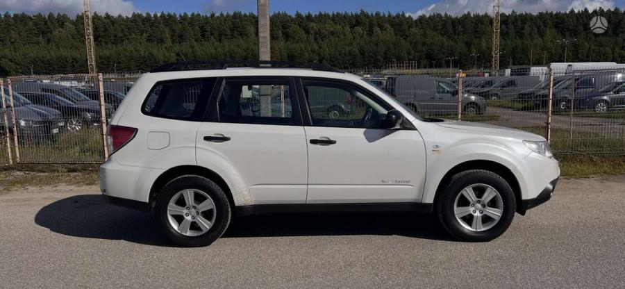 Balts Subaru Forester 2011 Viļņa, ar dzinēja tilpumu 2.00 L un nobraukumu 212 tūkst. km par 5950 €, foto 7 vietnē AUTOMOTO.COM.LV