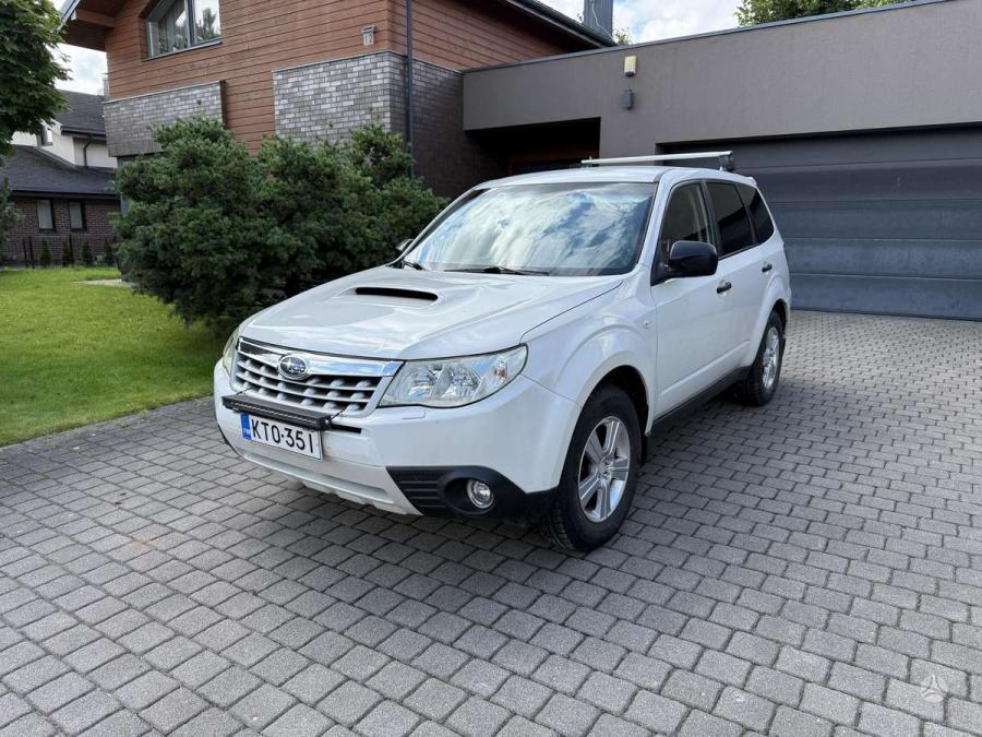 Balts Subaru Forester 2011 Kauņa, ar dzinēja tilpumu 2.00 L un nobraukumu 173 tūkst. km par 3900 €, foto 1 vietnē AUTOMOTO.COM.LV