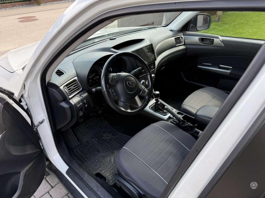 Balts Subaru Forester 2011 Kauņa, ar dzinēja tilpumu 2.00 L un nobraukumu 173 tūkst. km par 3900 €, foto 9 vietnē AUTOMOTO.COM.LV