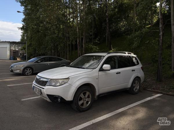 Balts Subaru Forester 2012 Alīta, ar dzinēja tilpumu 2.50 L un nobraukumu 310 tūkst. km par 2000 €, foto 1 vietnē AUTOMOTO.COM.LV