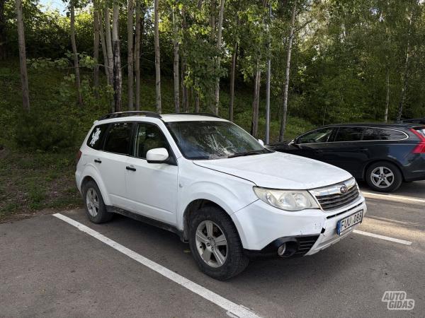 Balts Subaru Forester 2012 Alīta, ar dzinēja tilpumu 2.50 L un nobraukumu 310 tūkst. km par 2000 €, foto 4 vietnē AUTOMOTO.COM.LV