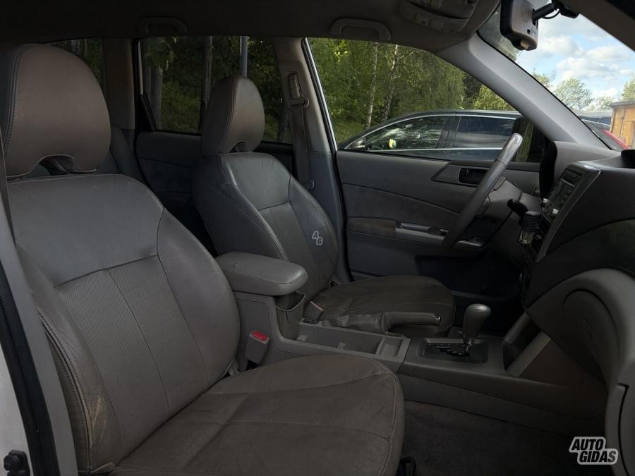Balts Subaru Forester 2012 Alīta, ar dzinēja tilpumu 2.50 L un nobraukumu 310 tūkst. km par 2000 €, foto 7 vietnē AUTOMOTO.COM.LV