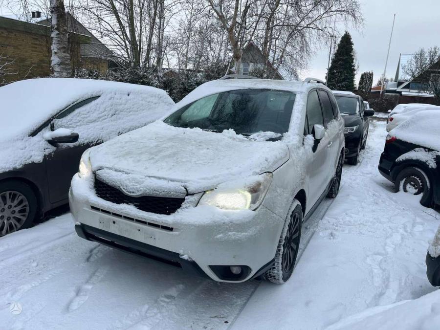 White Subaru Forester 2013 in Vilnius, with an engine capacity of 2.00 L and mileage of 331 thousand km for 3900 €, photo 2 on AUTOMOTO.COM.LV