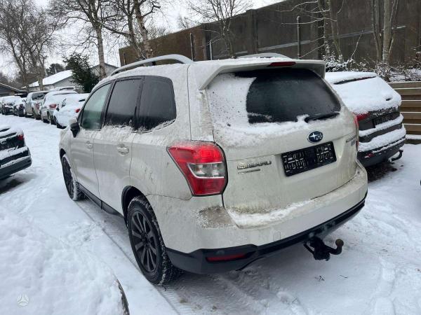 White Subaru Forester 2013 in Vilnius, with an engine capacity of 2.00 L and mileage of 331 thousand km for 3900 €, photo 3 on AUTOMOTO.COM.LV