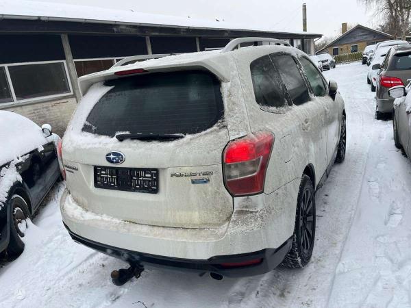 White Subaru Forester 2013 in Vilnius, with an engine capacity of 2.00 L and mileage of 331 thousand km for 3900 €, photo 4 on AUTOMOTO.COM.LV