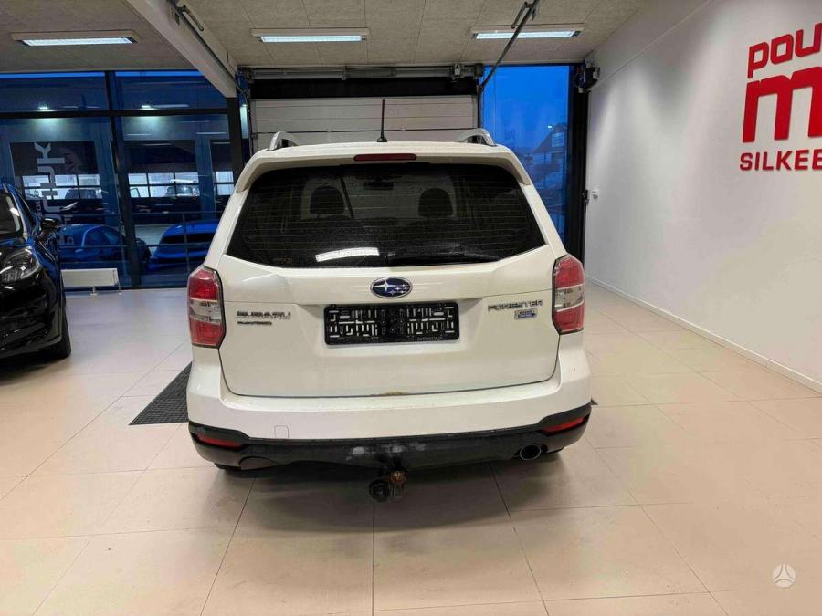 White Subaru Forester 2013 in Vilnius, with an engine capacity of 2.00 L and mileage of 331 thousand km for 3900 €, photo 12 on AUTOMOTO.COM.LV