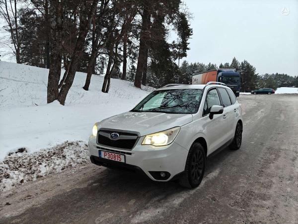 White Subaru Forester 2013 in Vilnius, with an engine capacity of 2.00 L and mileage of 331 thousand km for 3600 €, photo 3 on AUTOMOTO.COM.LV