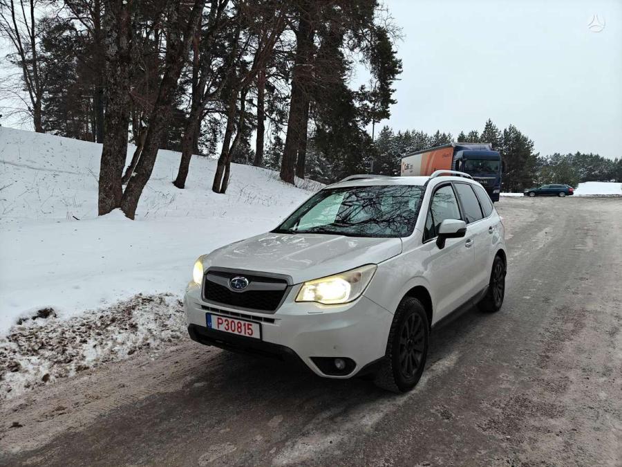 White Subaru Forester 2013 in Vilnius, with an engine capacity of 2.00 L and mileage of 331 thousand km for 3600 €, photo 3 on AUTOMOTO.COM.LV